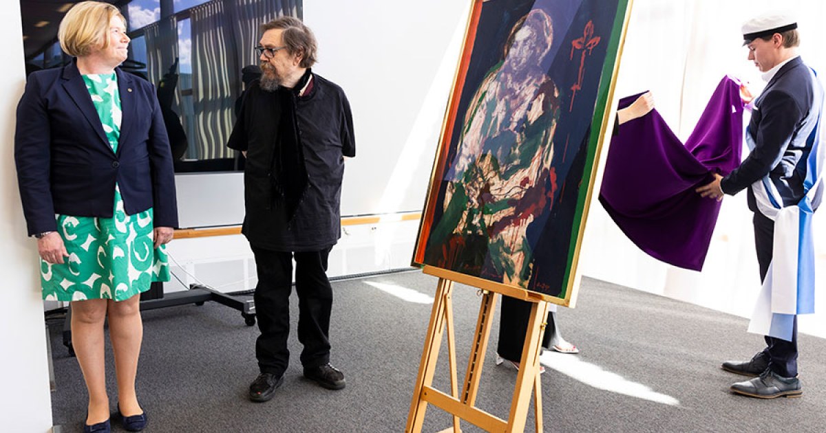 Tampere University unveils President Mari Walls’s portrait | Tampere ...